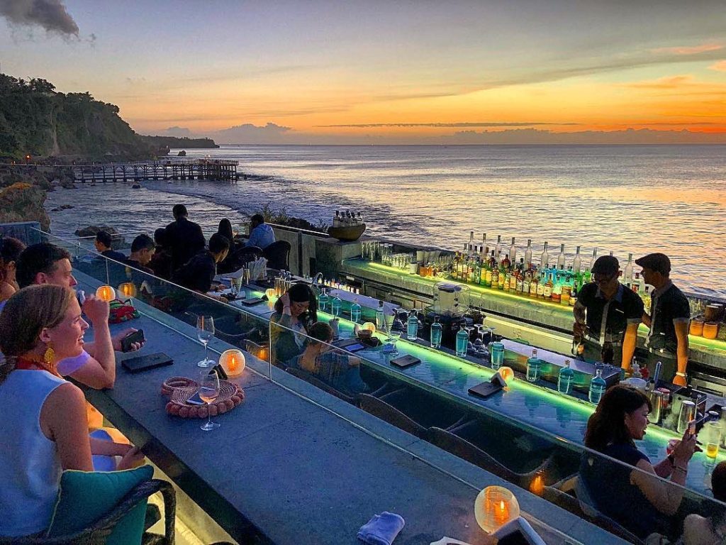 UNIQUE Rooftop Bar & Restaurant: Pengalaman Kuliner dengan Pemandangan ...